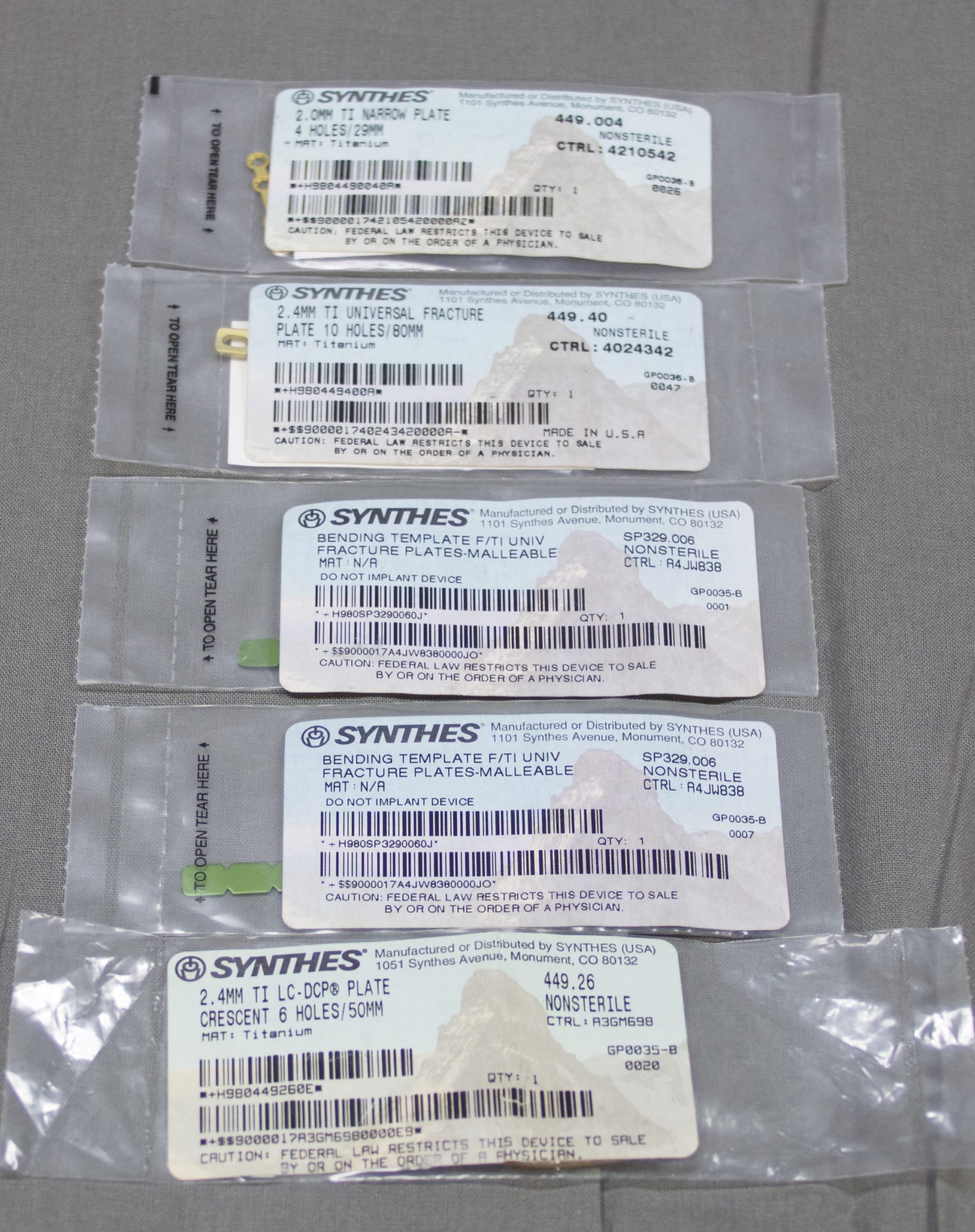 Synthes Assorted Plates - Lot Of 3 + 2 Templates (R32) - Apexx Solutions
