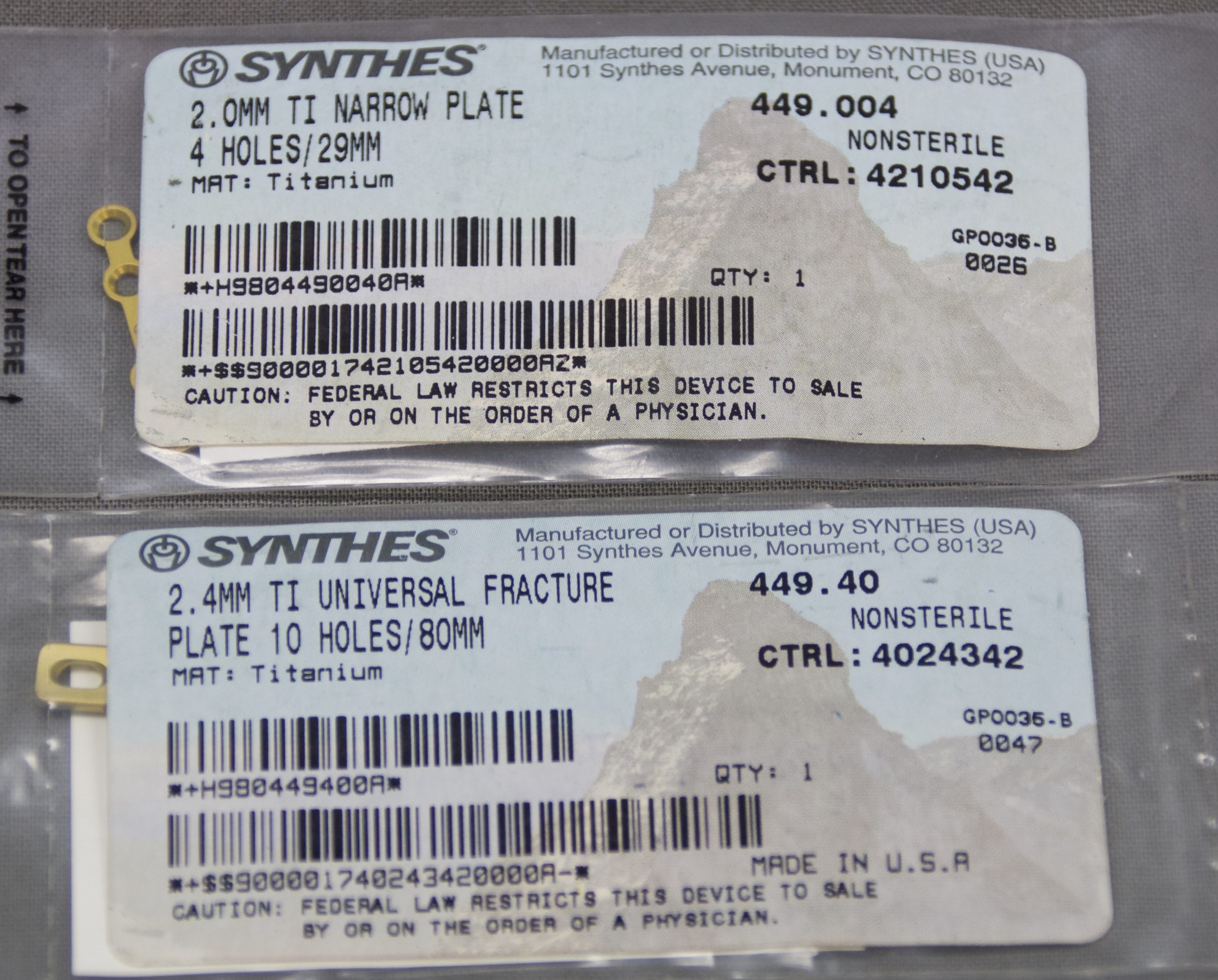Synthes Assorted Plates - Lot Of 3 + 2 Templates (R32) - Apexx Solutions
